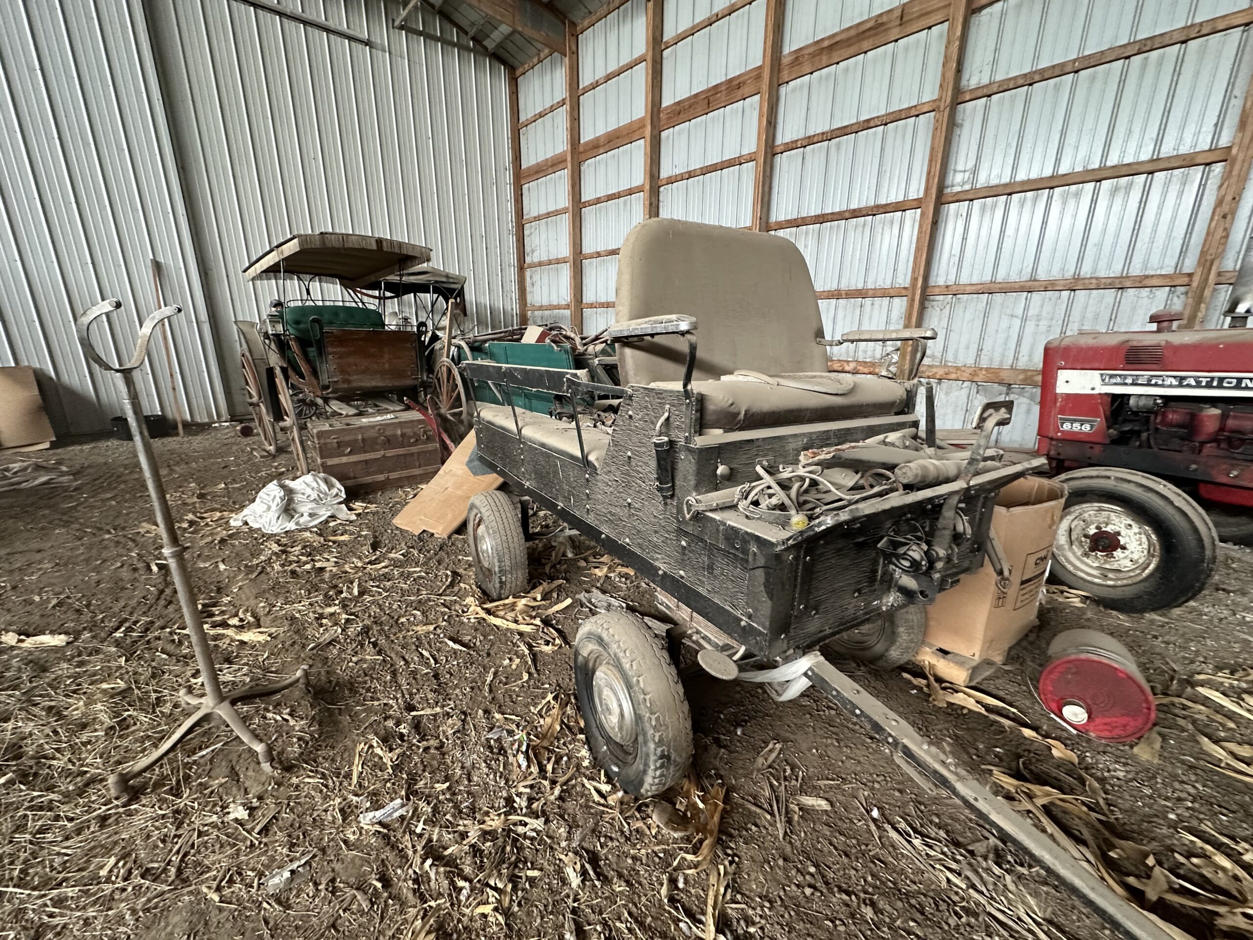 Rubber tire wagon - Waverly Sales