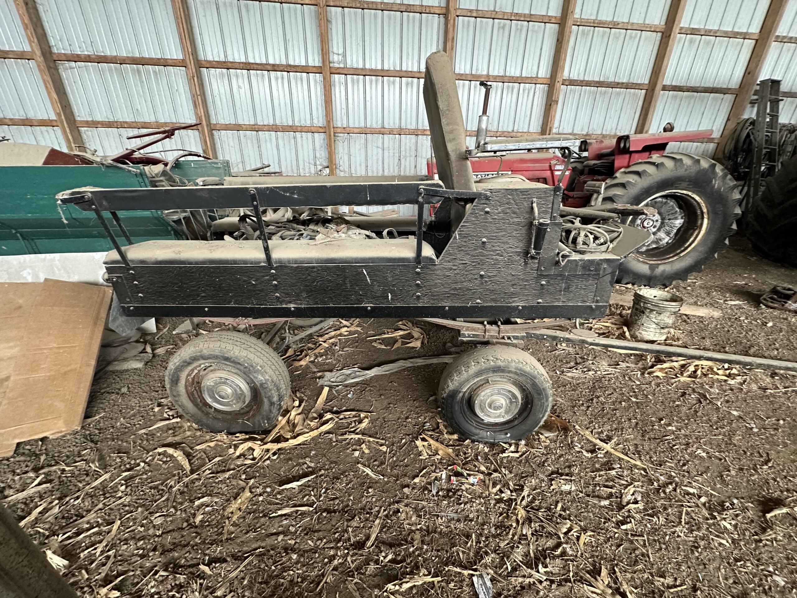 Rubber tire wagon - Waverly Sales